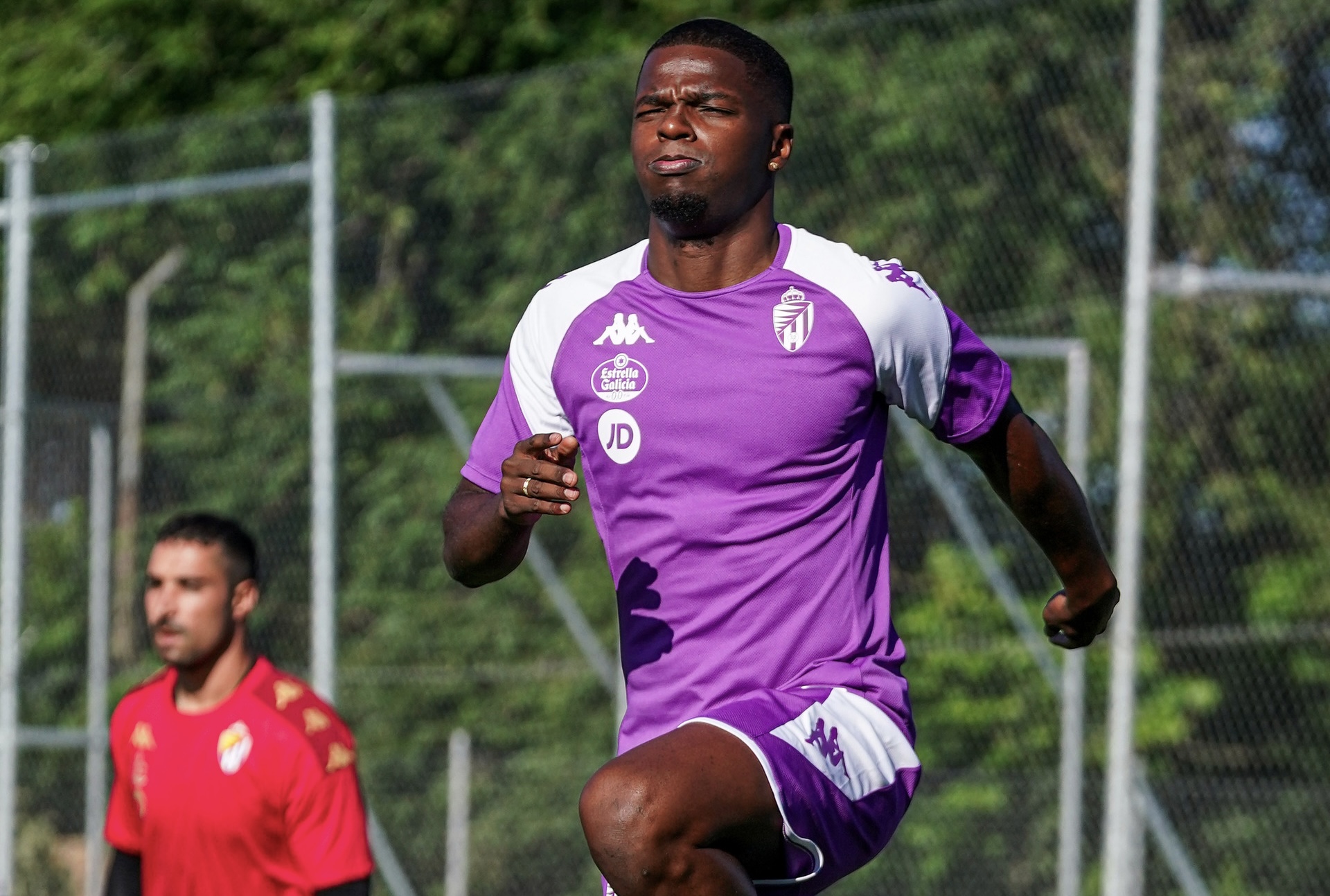 Malsa tiene la puerta entreabierta para salir después de volver de su ...